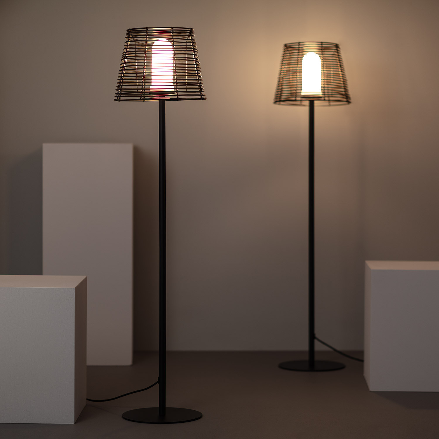 Asha Outdoor Floor Lamp - Ledkia