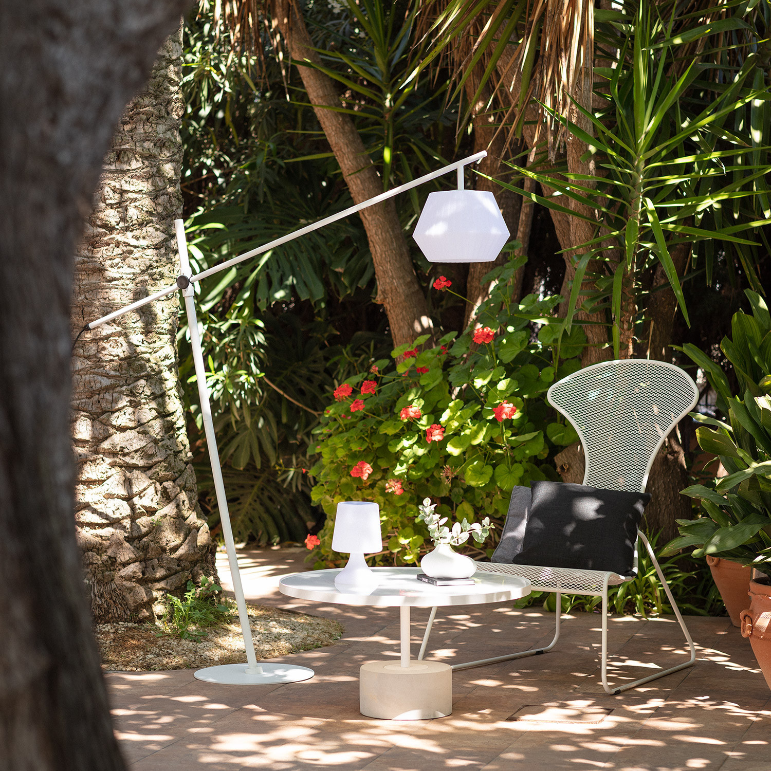 Keply Outdoor Floor Lamp - Ledkia